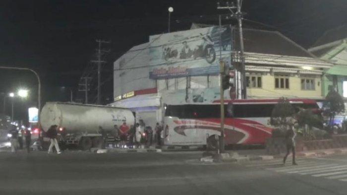 Kronologi Kecelakaan Bus Mira vs Truk Tangki di Ngawi, Bermula dari Bus ... Kronologi Kecelakaan Bus Mira vs Truk Tangki di Ngawi, Bermula dari Bus ...