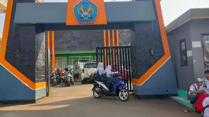 Kronologi Puluhan Siswa SMAN 1 Cibeber Kesurupan Saat Upacara Bendera ...