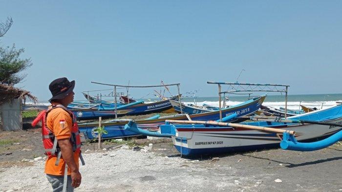 Gelombang Tinggi di Laut Selatan Kulon Progo, Nelayan Pilih Tak Melaut dan Beralih Kerja ...
