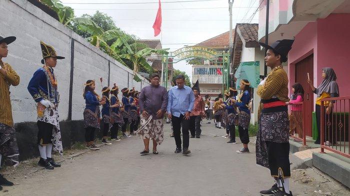 Kunjungi Padukuhan Ambarrukmo, KPH Purbodiningrat Disambut Bregodo Ambar Satrio - Tribunjogja.com