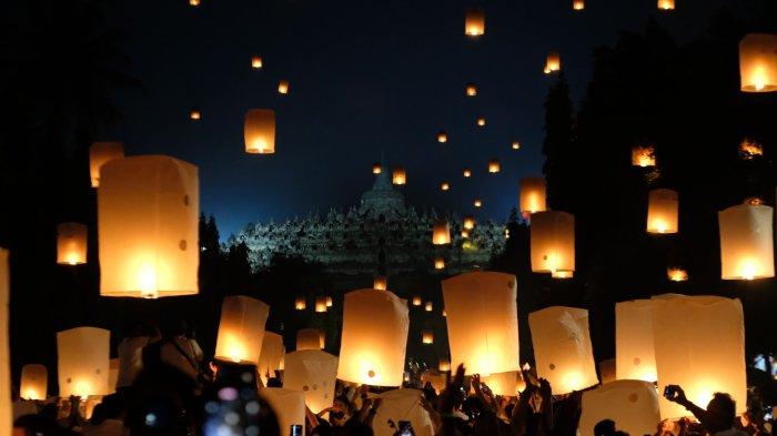 Langit Borobudur Dihiasi Ribuan Lampion di Puncak Waisak 2569 BE - Tribunjogja.com