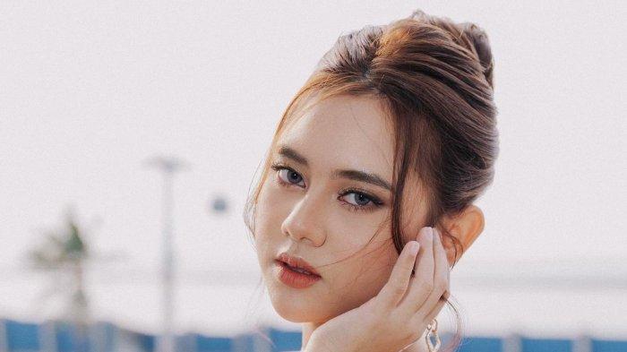 Lirik Lagu Cukup by Ziva Magnolya yang Trending di YouTube, Haruskah Ku ...