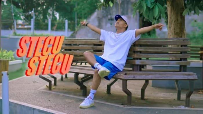 Lirik Lagu Stecu Stecu - Faris Adam, Sound TikTok Viral: Aduh Abang ...