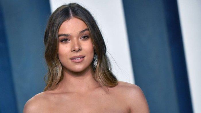 Lirik dan Terjemahan Lagu Sun Kissing - Hailee Steinfeld - Tribunjogja.com Lirik dan Terjemahan Lagu Sun Kissing - Hailee Steinfeld - Tribunjogja.com