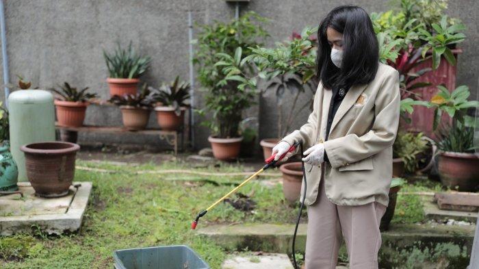 Mahasiswa UGM Membuat Cairan Penetral Bau Sampah Bernama Eco Lindi ...