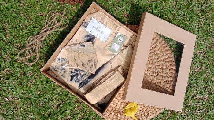 Mahasiswa UNY Buat Cardigan Ecoprint Beraksen Aksara Jawa, Anti Droplet Bahan Water Repellent ...