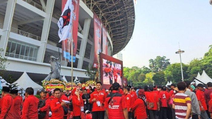 Massa Kader PDIP Mulai Mamadati Kawasan Gelora Bung Karno - Tribunjogja.com