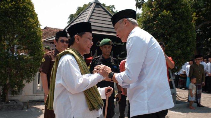 Mbah Munif Berikan Doa Terbaik untuk Ganjar Pranowo di Pesantren Girikesumo Demak - Tribunjogja.com