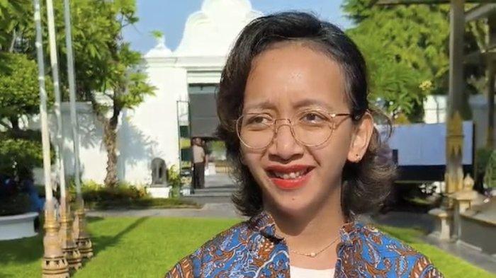 Momen Putri Sultan GKR Bendara Salah Masukkan Surat Suara ke Kotak ...