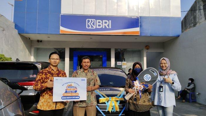 Nasabah BRI Yogyakarta Bahagia Dapat Hadiah Mobil dan Motor ...
