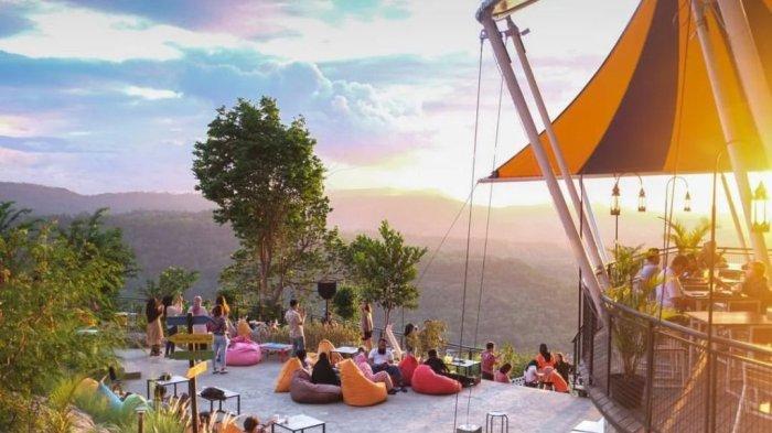 Obelix Hills Tempat yang di Rekomedasikan untuk Berburu Sunset di ...