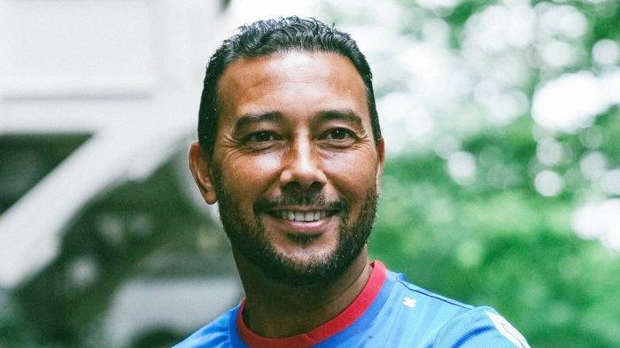 PROFIL Denny Landzaat: Calon Asisten Pelatih Timnas Indonesia dari Belanda Keturunan Maluku ...