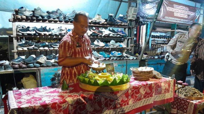 Sambut HUT Ke-267 Yogyakarta, Pedagang Pasar Senthir Gelar Tumpengan - Tribunjogja.com