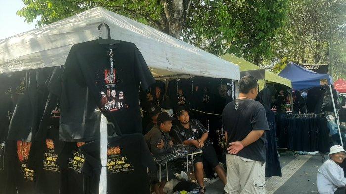 Para Pengunjung Jogjarockarta Mulai Merapat di Stadion Kridosono ...