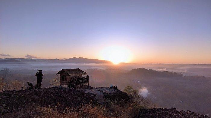 Pesona Matahari Terbit dari Gunung Ireng Patuk Gunungkidul ...