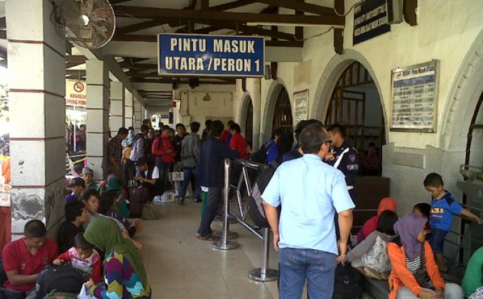 Stasiun Senen Mulai Dipadati Pemudik - Tribunjogja.com