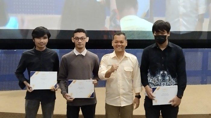 Universitas Amikom Yogyakarta Berikan Penghargaan Kepada Mahasiswa ...