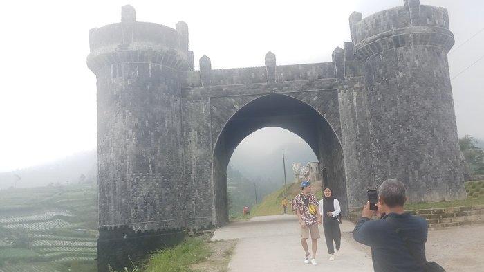 Bak Negeri dalam Dongeng, Intip Keindahan Alam Wisata Negeri Kahyangan ...