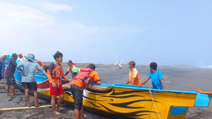Perahu Nelayan Asal Pacitan Terhantam Ombak hingga Tenggelam di Perairan Selatan Kulon Progo ...