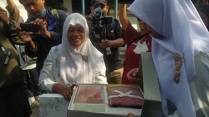 Peserta Semaan Alquran Prosesi Pernikahan Kaesang-Erina Dapat Bingkisan Seperangkat Alat Ibadah ...