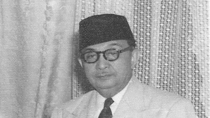 Puisi Pantun Pulau Pandan Marah Roesli: Pulau Pandan jauh di tengah di ...