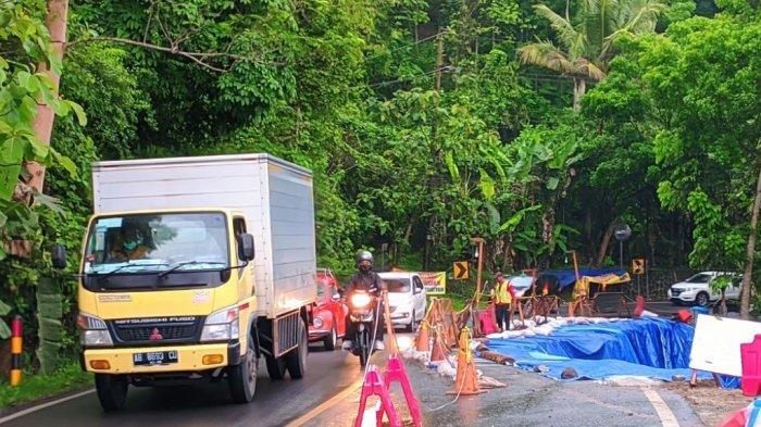 VIRAL Bus Nekat Lawan Arus di Jalan Jogja-Wonosari, Akhirnya Dipaksa Jalan Mundur - Tribunjogja.com