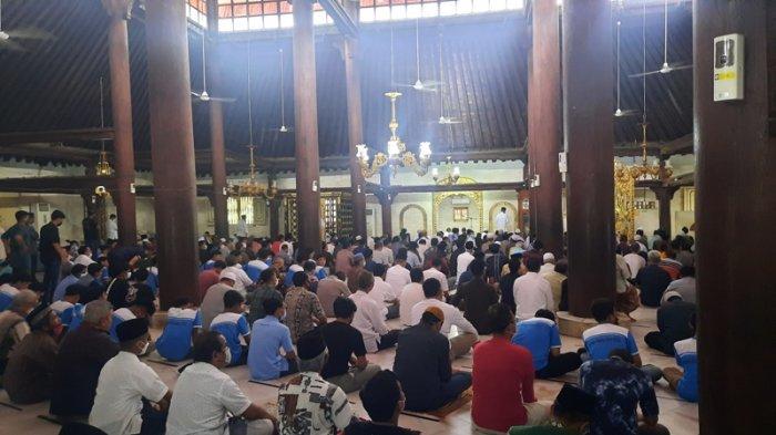 Ribuan Pelayat Sambut Jenazah Buya Syafii di Masjid Gedhe Kauman Yogya ... Ribuan Pelayat Sambut Jenazah Buya Syafii di Masjid Gedhe Kauman Yogya ...