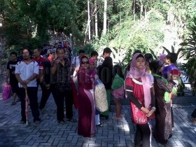 Ribuan Wisatawan Memadati Kebun Binatang Gembira Loka - Tribunjogja.com