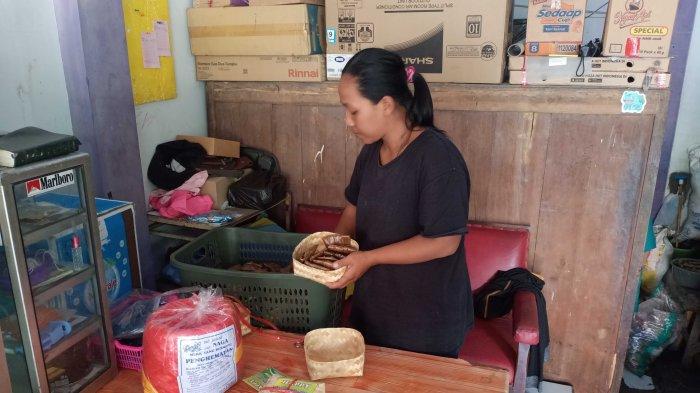 Jelang Lebaran 2023, Produsen Kue Lompong Oleh-oleh Khas Purworejo ...