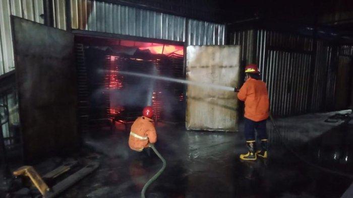 Ruang Oven Pabrik Briket di Kalasan Terbakar, Kerugian Capai Ratusan Juta Rupiah - Tribunjogja.com
