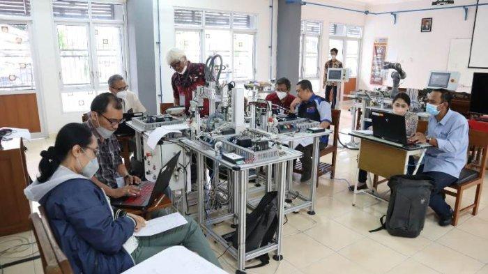 SMK-SMTI Yogyakarta Gelar Pelatihan SMSCP bagi Dosen Politeknik ...