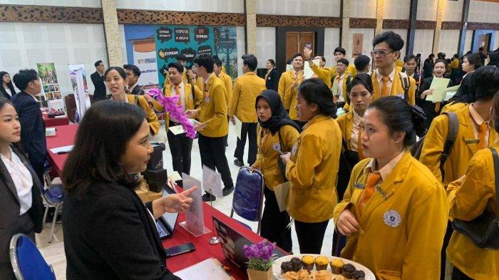 STIPRAM Yogyakarta Berikan Fasilitas Table Top untuk Bantu Mahasiswa ...