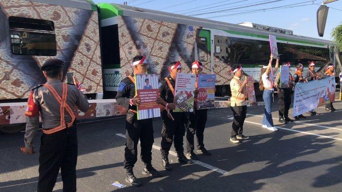 Sambut HUT ke-79 RI, KAI Daop 6 Yogya Sosialisasikan Keselamatan di Perlintasan - Tribunjogja.com