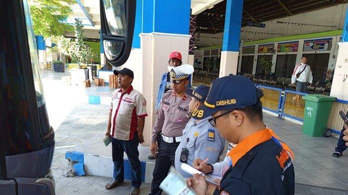 Sosialisasikan Operasi Zebra Candi 2024, Polres Klaten Cek Kelaikan Armada Bus dan Kesehatan ...