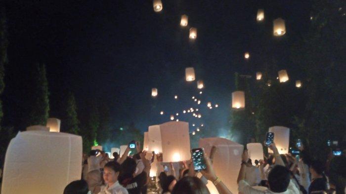 Sebanyak 2000 Lampion Waisak Dilepaskan dalam Puncak Perayaan Waisak ...
