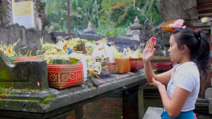 HARI RAYA NYEPI : Ini Makna Bunga, Dupa, dan Air dalam Sembahyang Umat ...
