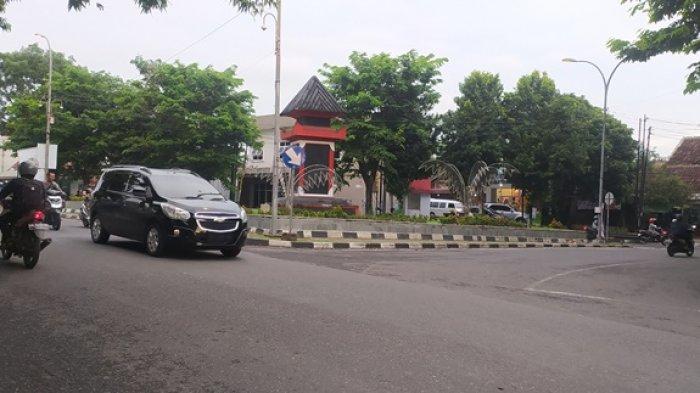 Potret Simpang Tiga Tridadi di Seputaran Pemkab Sleman yang Kini ...