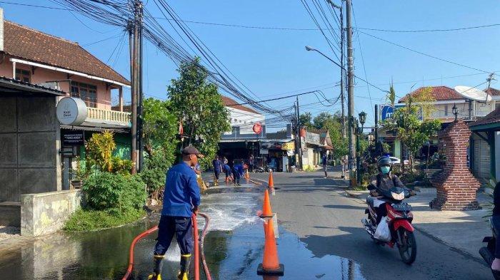 Solar Tumpah di Jalan Aspal Tikungan Bantul Saat Diangkut Pakai Mobil Pick Up - Tribunjogja.com