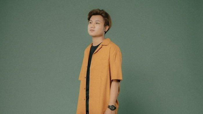 Luncurkan Single 'Melepas Dirimu', Tyok Satrio Ajak Pendengar Rayakan ...