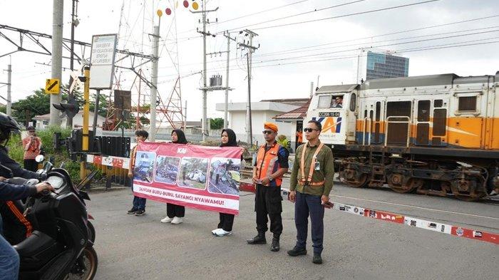 KAI Imbau Pengendara Waspada di Perlintasan Sebidang Selama Libur Panjang Waisak - Tribunjogja.com