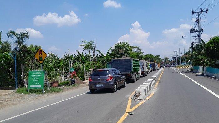 Median Jalan di Simpang Tiga Exit Tol Ngawen Minim Penerangan dan Rambu ...