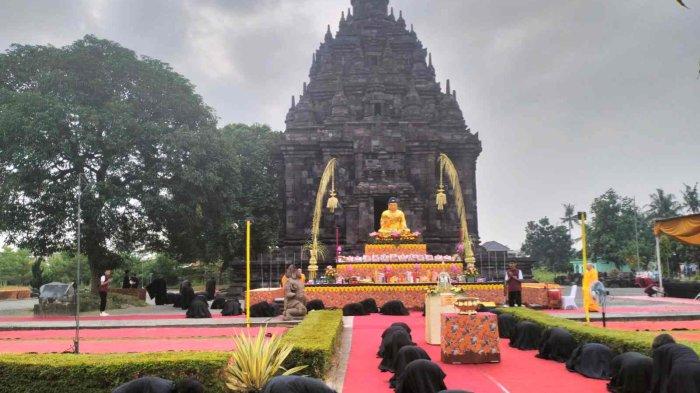 Ratusan Umat Buddha Rayakan Peringatan Waisak di Candi Sojiwan dengan ...