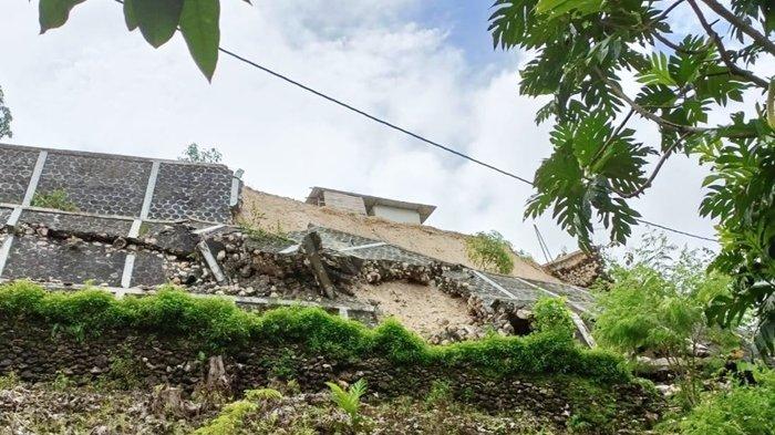 Sekitar 30 Warga Harus Mengungsi Setelah Talut SMPN 3 Saptosari Gunungkidul Longsor ...