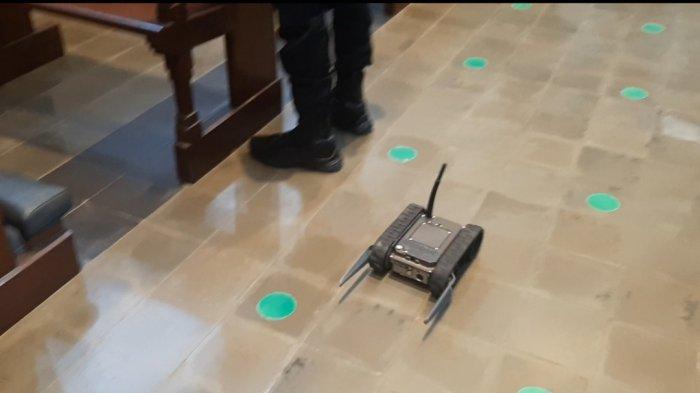 Robot Surveilans Brimob Polda DIY Sisir Ruangan Tiga Gereja Besar di Kota Yogyakarta ...