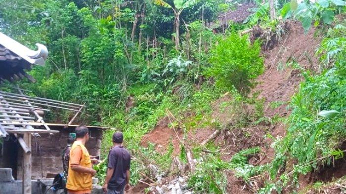Rumah Warga di Patuk Gunungkidul Terkena Longsor Seusai Hujan Semalaman ...