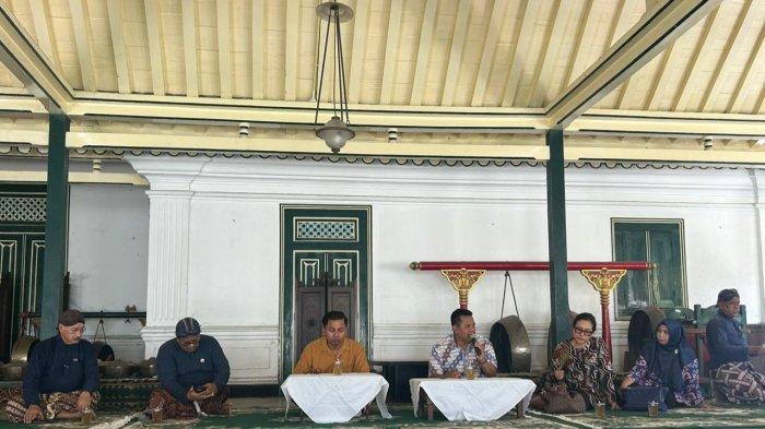 Pansus Hari Jadi DIY Berkunjung Ke Keraton Yogyakarta dan Situs ...