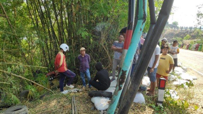Sopir dan Penumpang dalam Kecelakaan Truk Pengangkut Pupuk di Bukit Bego Bantul Alami Luka-luka ...