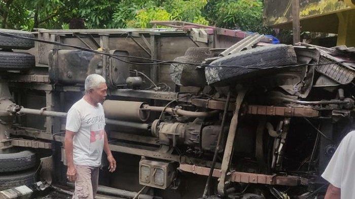 Truk Terguling Seusai Tabrak Mobil Parkir di Jalan Daendels Kulon Progo, Satu Orang Terluka ...