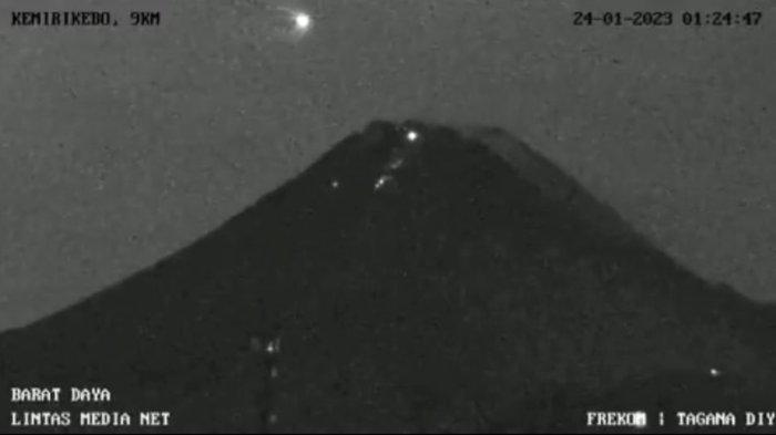Benda Bercahaya di Atas Gunung Merapi, Pusat Sains Antariksa BRIN ...