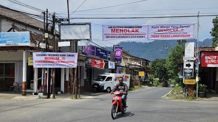 Muncul Spanduk Penolakan Kremasi Murdaya Poo di Borobudur Magelang ...